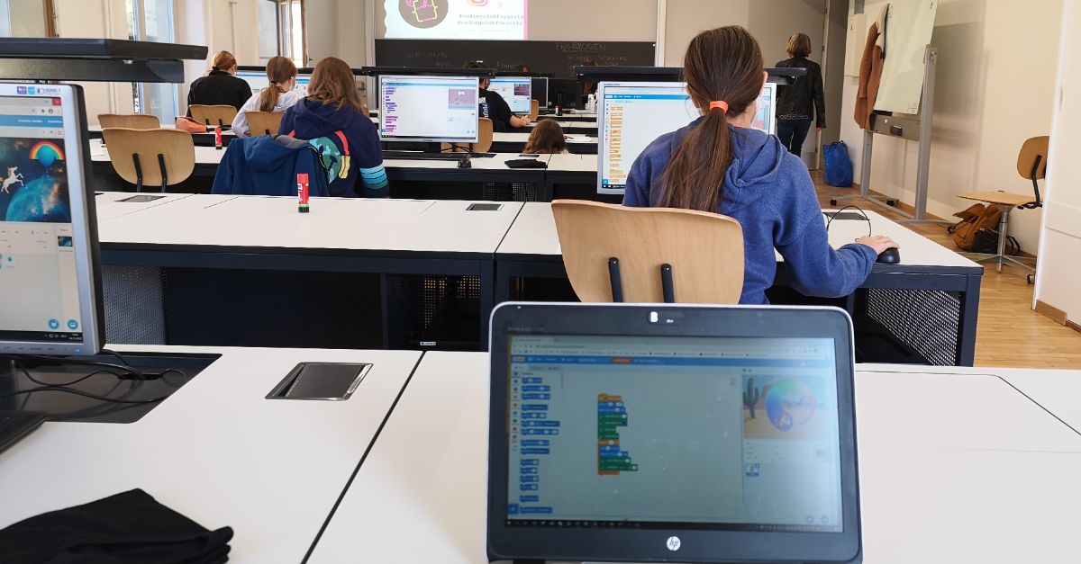 Coding Club for Girls begeistert Mädchen für das Programmieren